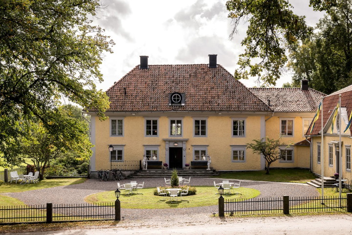 Private 1700's Mansion House With An English Park - Zweden