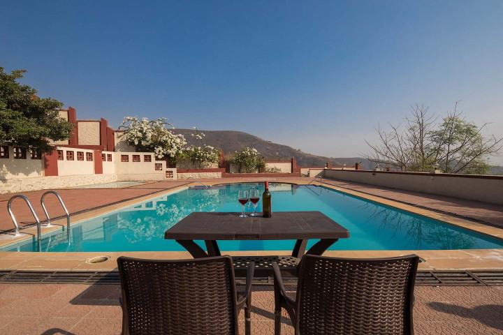 6bhk Hilltop Villa-pvt Pool & Pool Table @Karjat - Karjat