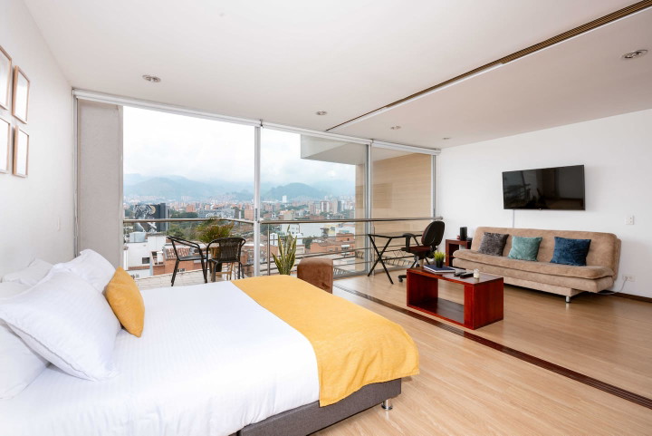 Laureles Top Floor, Amazing View, Balcony - Medellín