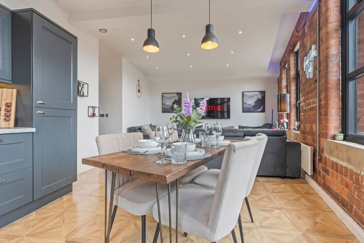 Ny Style | Exposed Brick | Central | 2br | Sleep 8 - Leeds