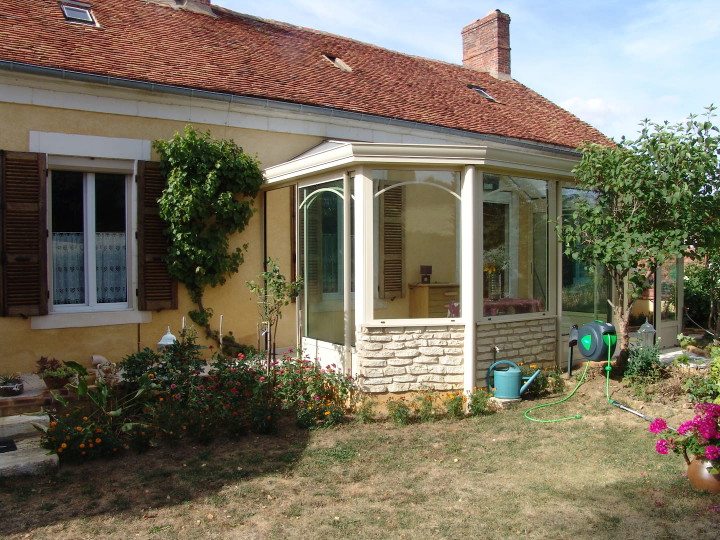 Maison De Plain Pied Dans Village Très Calme - Yonne