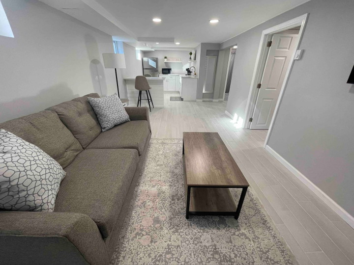 Beach Walk Haven: 1 Br Lower Level - Stamford, CT