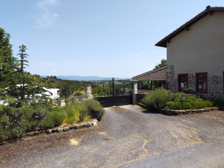 Gîtes Des Bâtisses 21 Personnes - Puy-de-Dôme