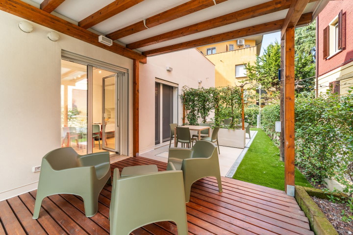 Modern Oasis With Exclusive Patio - Italia