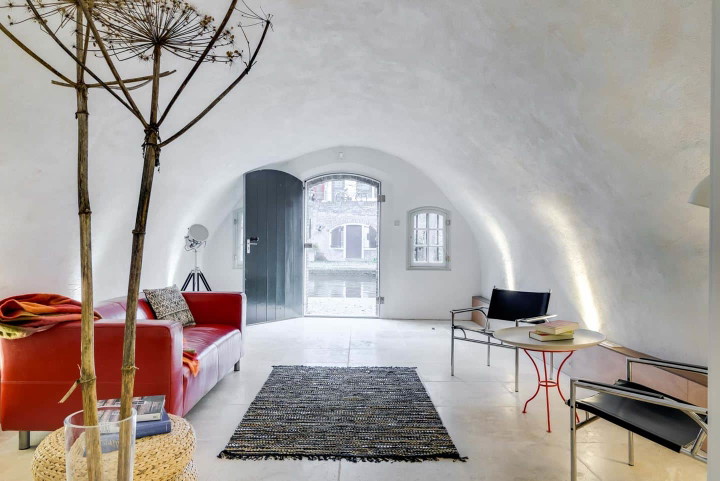 Unique Accommodation In Historic (110m2) Wharf Cellar - Utrecht