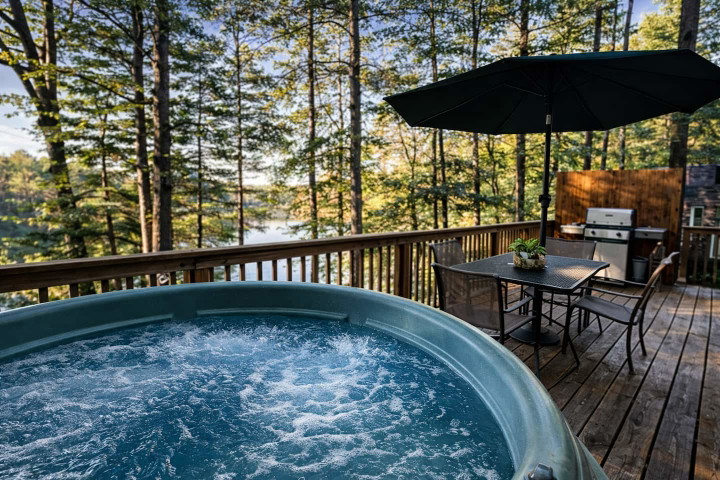 Bears Den ~ Hot Tub, Kayaks, Skiing, Pet & Trails - Michigan