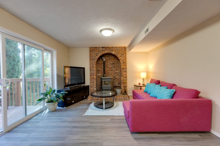 Oregon Jade-west Linn 2 Room, Ev Charger - West Linn, OR