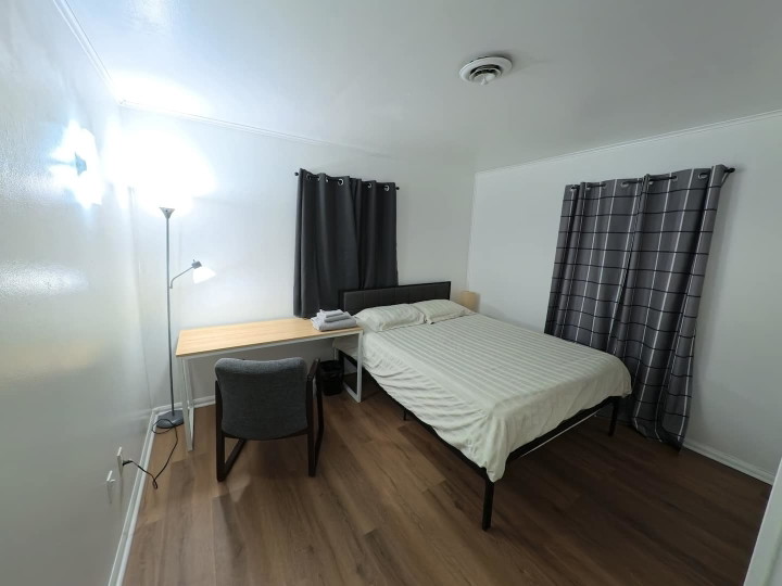 Room2 With Desk - Ur/rit/strong - Rochester, NY
