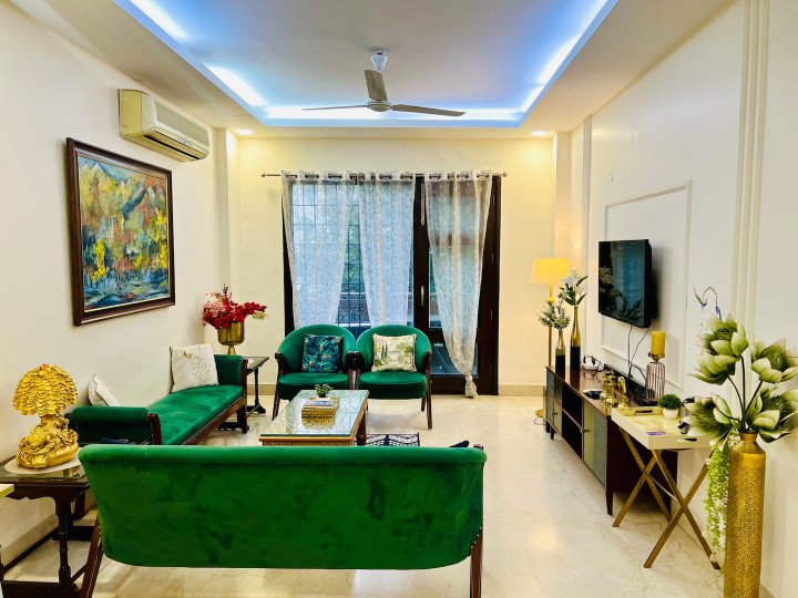 Suvāsa-airy 3bhk/lift +Balcony/near Jangpura Metro - Delhi