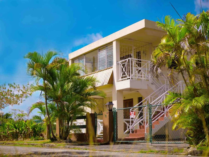 *Graced Villa* Clean+spacious+balcony+parking - Barbados