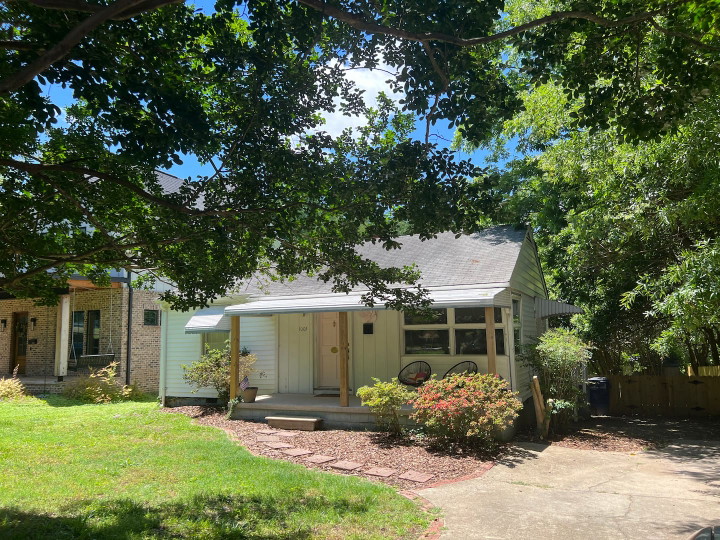 Downtown Oakwood Bungalow Walking 2 Coffee & Park! - Raleigh, NC