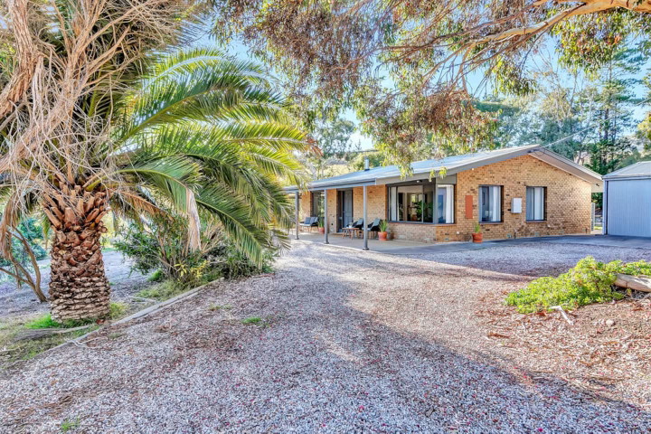 Casa Angustum | Secluded Vineyard Retreat, Ocean Views & Unlimited Wifi - Adelaide