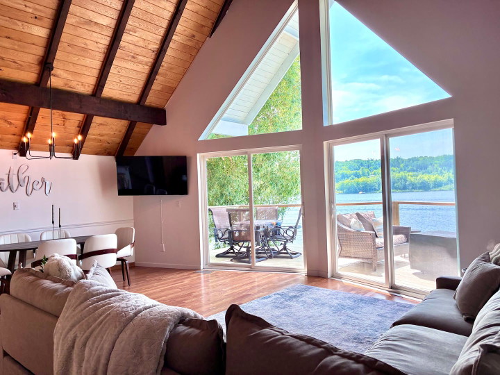 Bliss Shores: Waterfront Chalet & Studio Suite - Houghton, MI