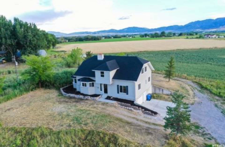 Beautiful Home With 6 Bedrooms 4 Bathrooms - Logan, UT