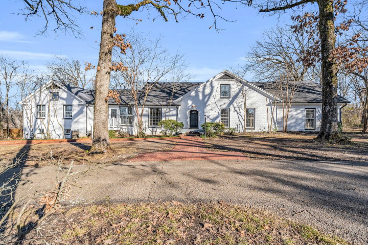 Tupelo Manor 6 Bed/ 5 Bath - Tupelo, MS