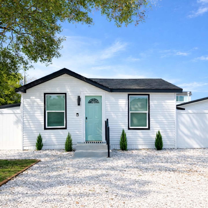 Modern Retreat  7 Min To Downtown St. Petersburg - St. Petersburg, FL