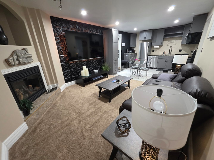 Large, Lower-level W. Private Walk-out Near Water - Amherstburg