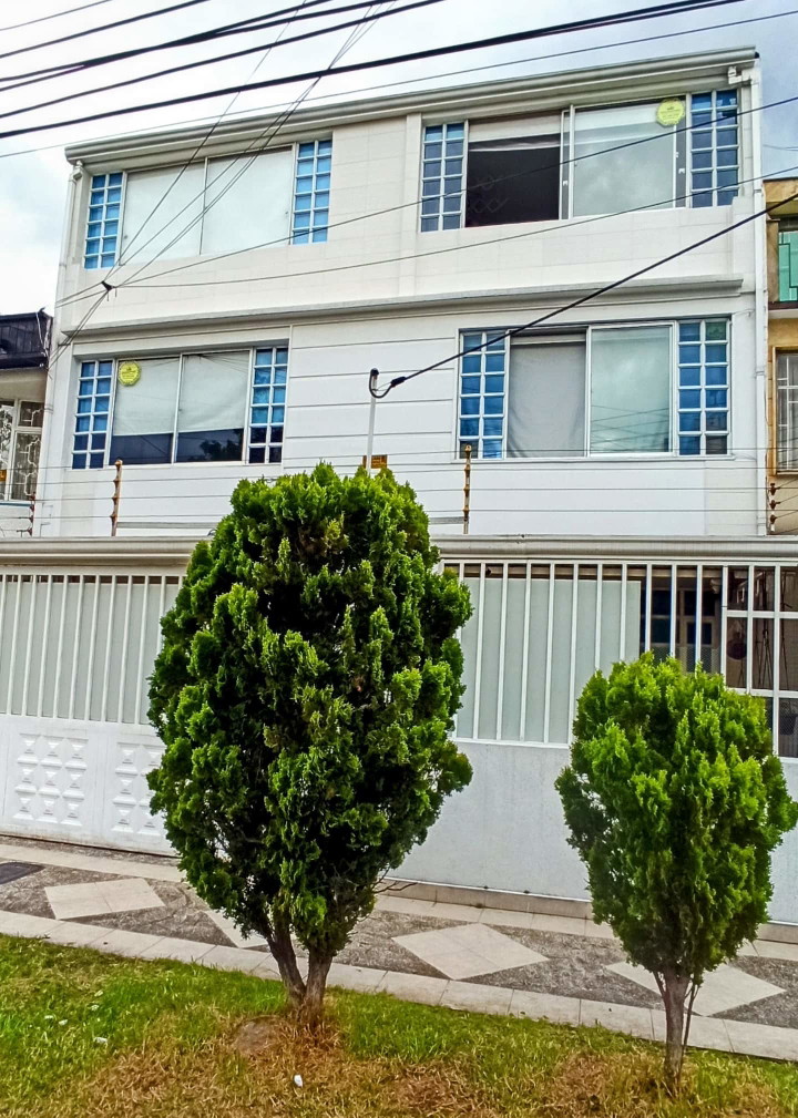 1. Apto. Planta 1 Cerca P. Simon Bolívar,embajada - Bogotá