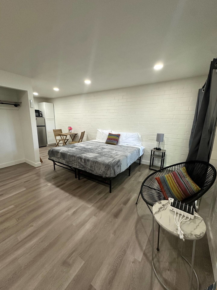 !Newly Remodeled Bright Studio - Greece, NY