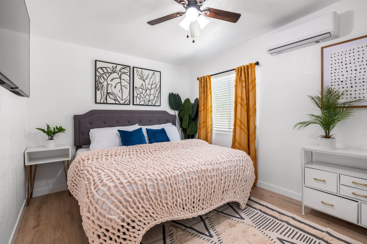 Elegant King Bed Retreat Near Disneyland - Placentia