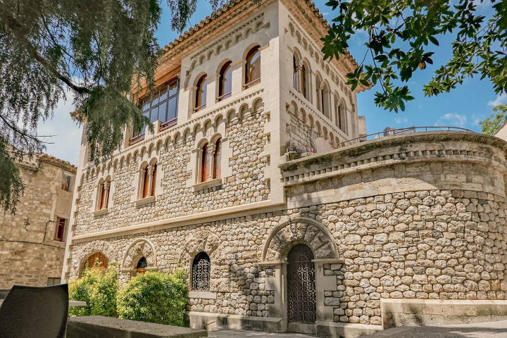 Can Severí, A House Full Of History In Besalú - Besalú
