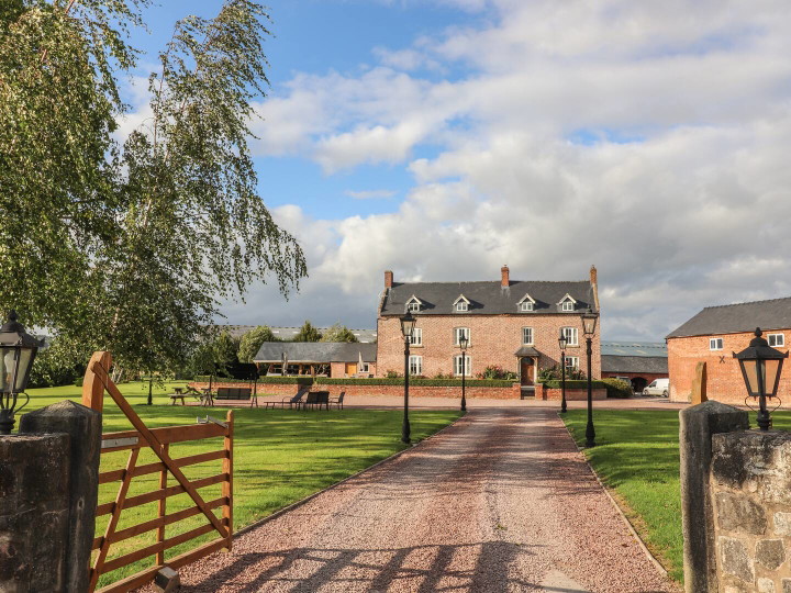 Rhandregynwen Hall - Oswestry