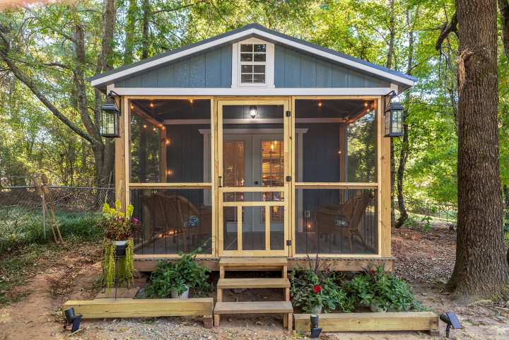 Cozy Cottage - Tiny House - Private Porch - Huntsville, AL