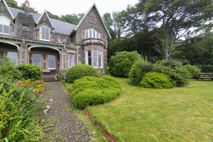 Cragowlet House East - B-listed Grand Victorian Property (1200 Sq. Ft) - Loch Lomond