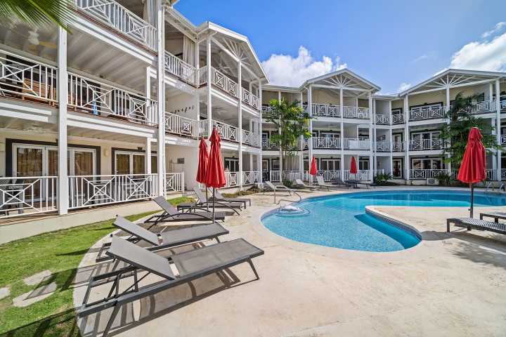 Lantana 4, Spacious 4-bed Condo W/ Two Pools - Barbados