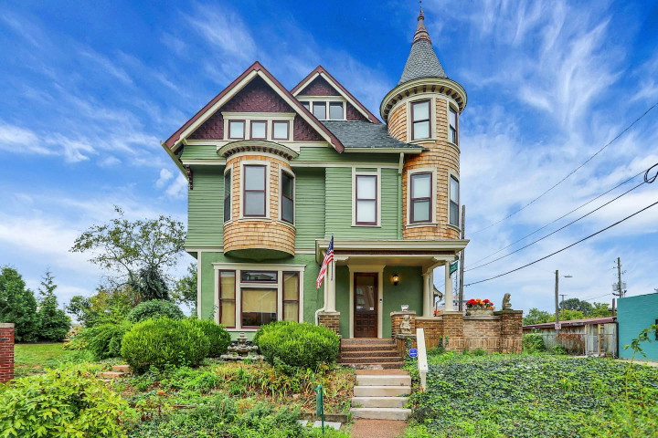 The Birdhouse On Meridian (Entire Property) - Indianapolis, IN