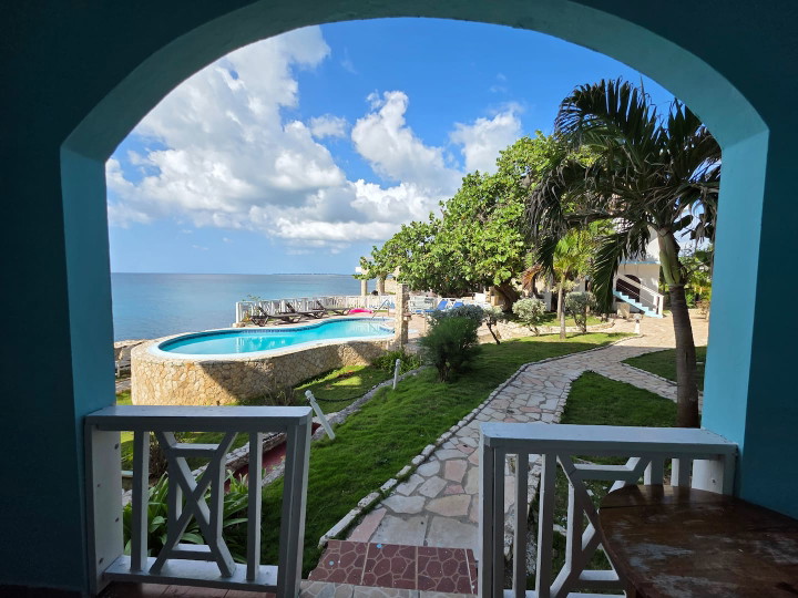 Seaview Room #9- King Size Bed - Negril