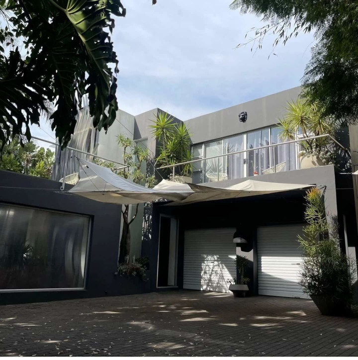 Modern Studio Apartment With Backup Solar & Water - Randburg