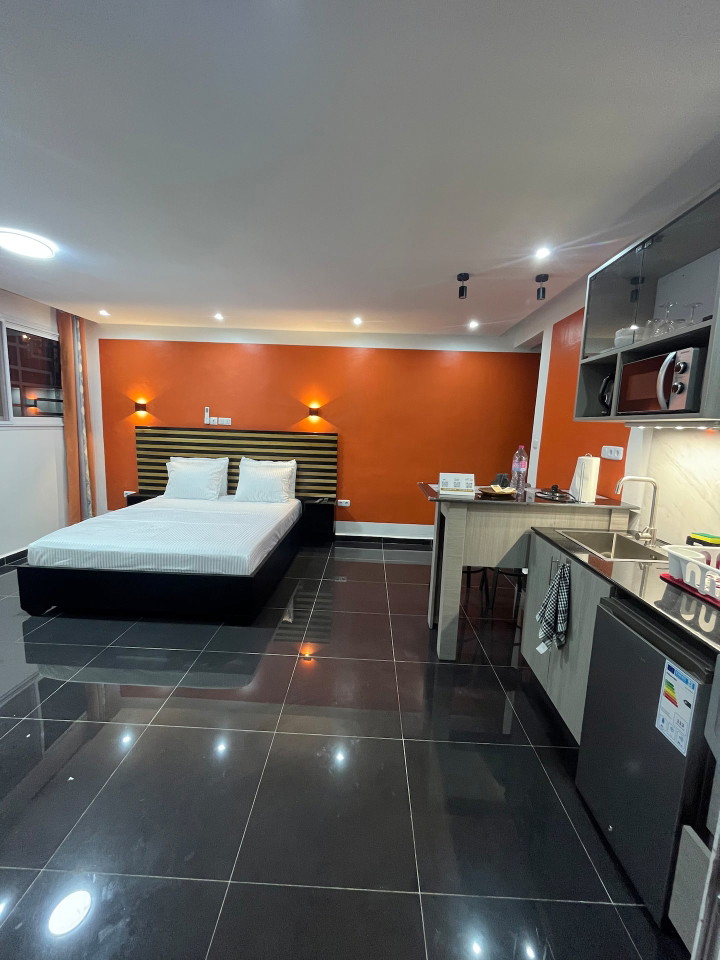 Logement Premium Avec Cuisine & Wifi, Générateur - Cameroon