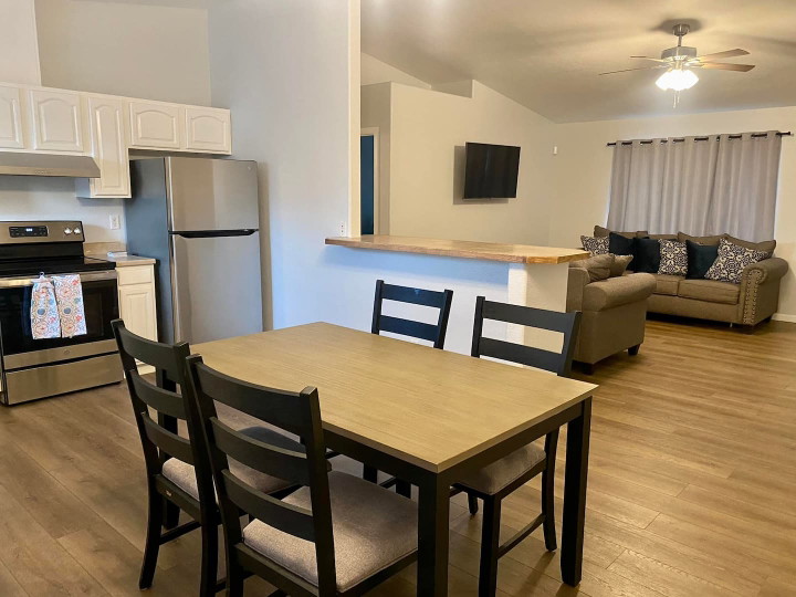 Home In Bullhead Arizona Walking Distance To River - Laughlin, NV