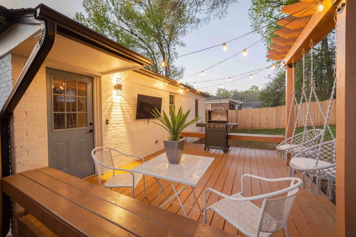 Modern Uptown Getaway & Backyard Oasis - Charlotte Douglas Airport (CLT)