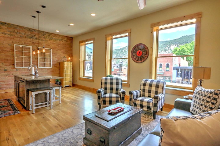 Stylish, Modern Downtown Retreat W/ Downtown Views - Glenwood Springs, CO