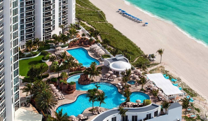 Oceanfront Balcony Studio Miami High Floor - Sunny Isles Beach, FL