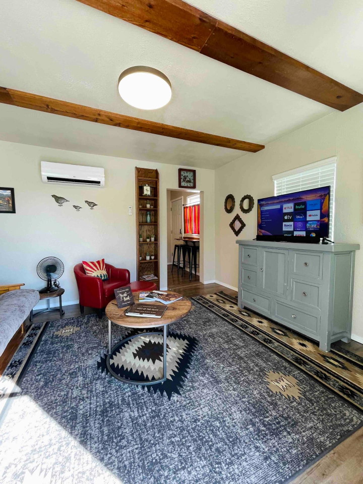 Stylish Stay Near Caverns | Cozy & Clean - Carlsbad, NM