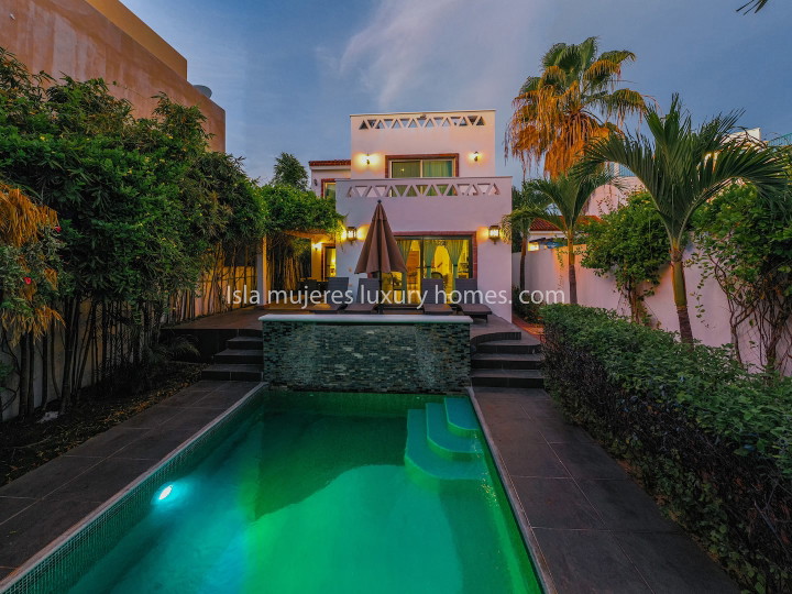 Outstanding 3br, 3 Bath W/ Amazing Pool And Views - Isla Mujeres