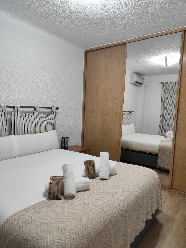 Cozy 2-bedroom House 10 Minutes From Downtown - Getafe