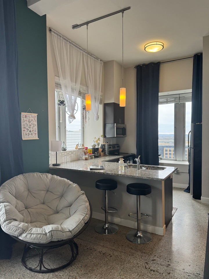High-rise Oasis - Des Moines, IA