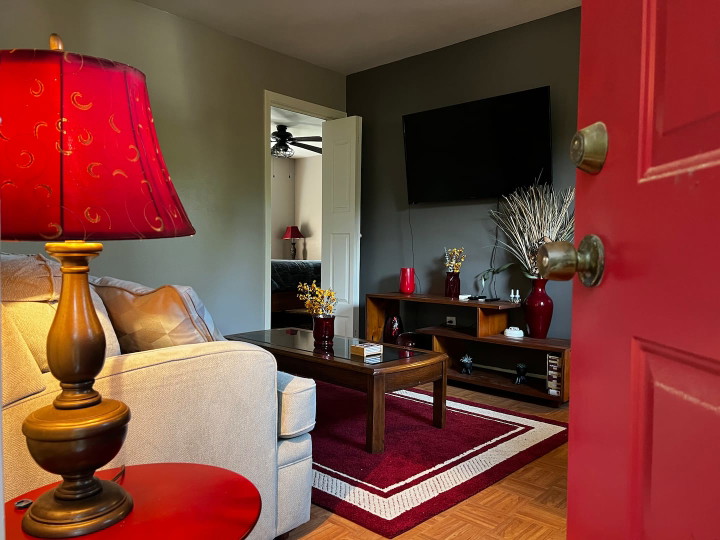 Midtown Carriage Retreat - Tallahassee, FL