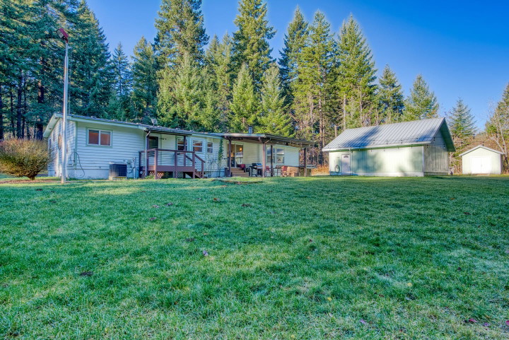 Secluded River House With Hot Tub - Trout Lake, WA