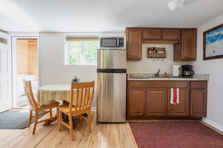 Location! Super Clean Apt. 8 Min Walk To Hunter! - Tannersville, NY