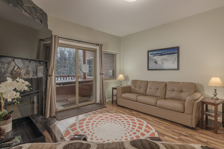 2 Bedroom Mountain View Condo With Private Hottub - Anchorage, AK