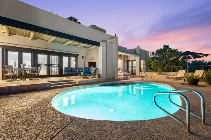 Sunsetview Pool Retreat In Carefree - Carefree, AZ
