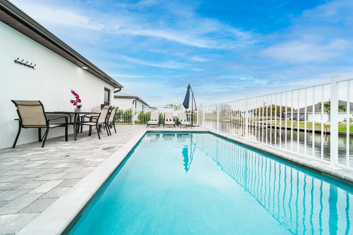 L-new Gulf Access Home, Heated Pool! 3 Bdrm/2 Bath - Cape Coral