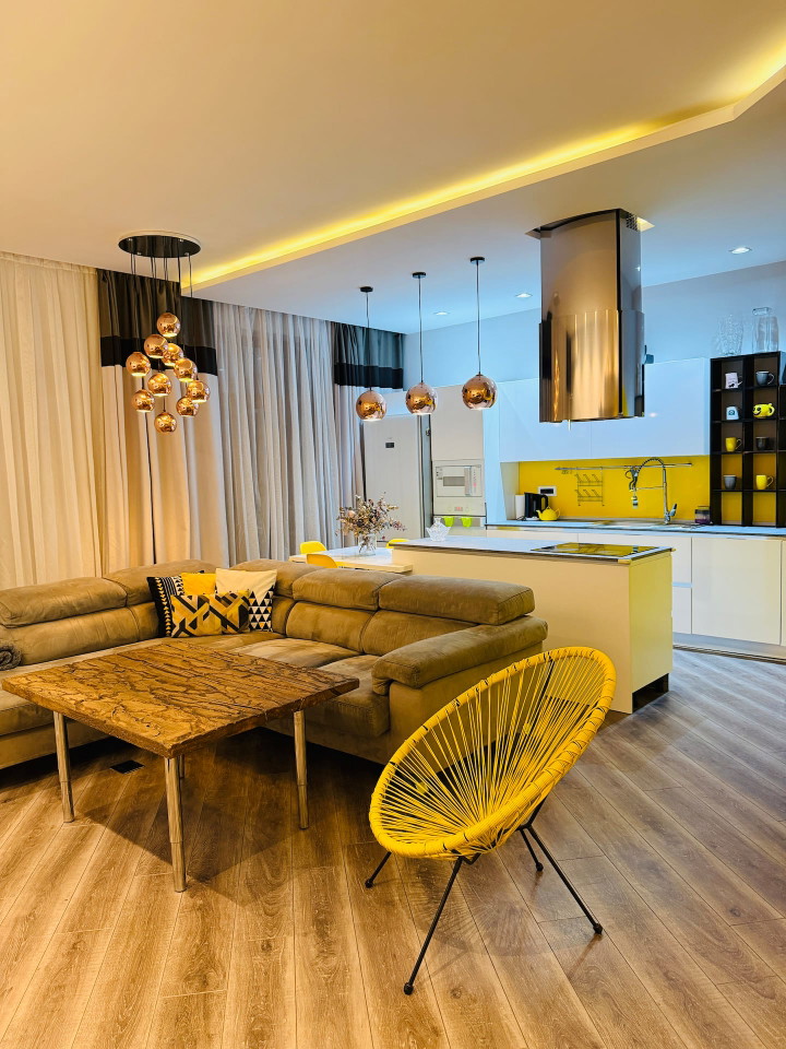 Yellow Accented Design Circle - Azerbaijan