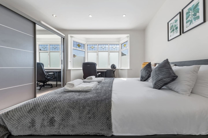 Stylish 2 Bed 2 Bath Home In Wembley With Parking - Brentford