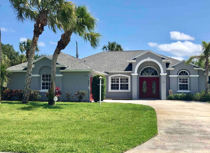 Beautiful 3 Bed/2 Bath Home W/ Heated Private Pool - Vero Beach, FL